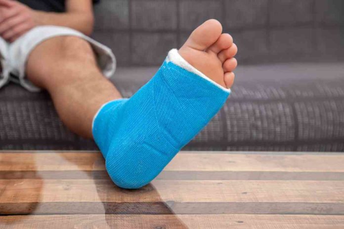 MP Shocker: Cardboard as makeshift plaster on fractured leg - THIP Media