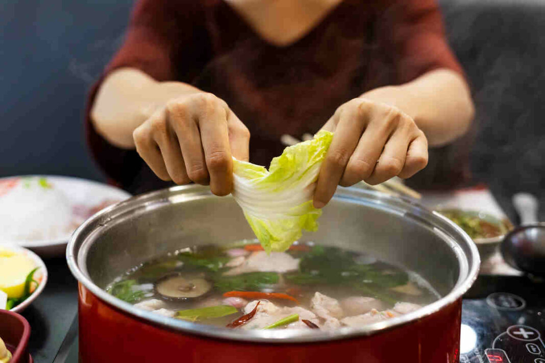 What are the advantages and disadvantages of boiled food?