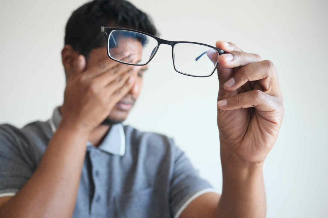Fact Check: Does morning saliva help get rid of glasses?