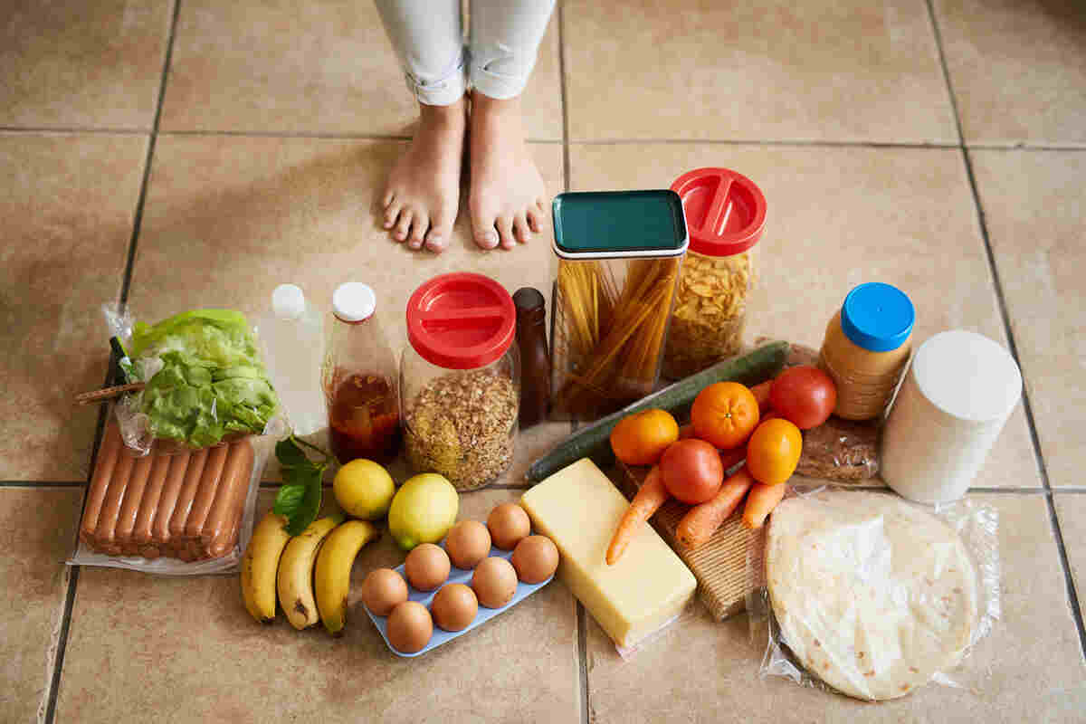 What dietary deficiency causes cracked feet?- THIP Media