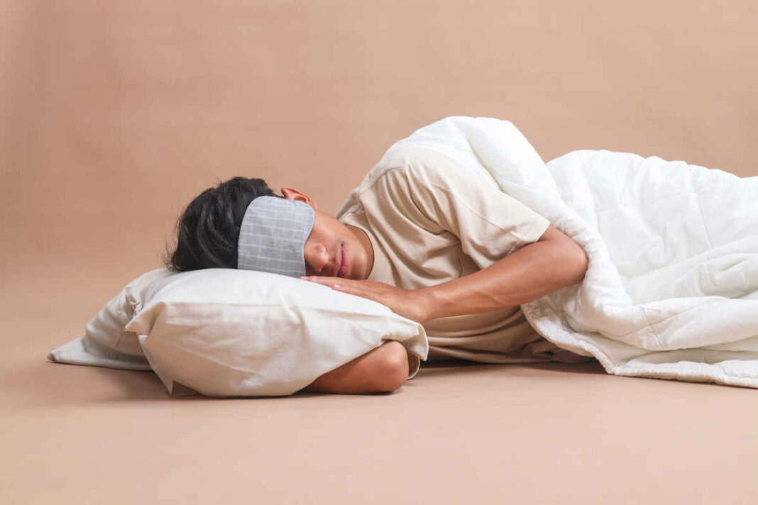 Fact Check: Can sleeping on the right side cause heart attacks?