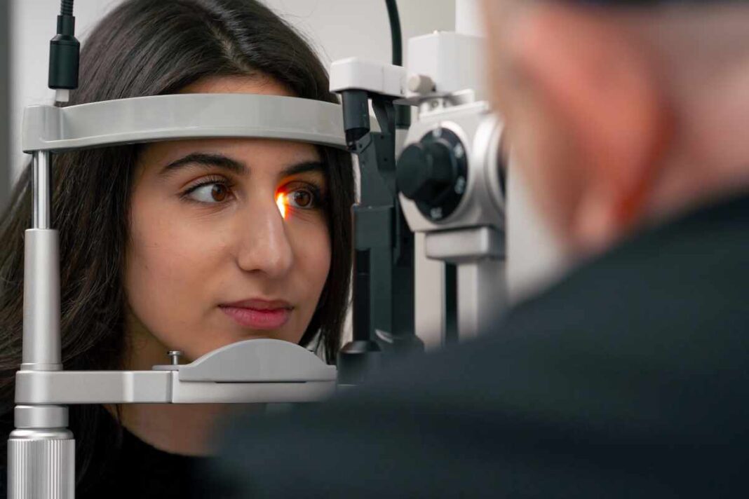 Fact Check: Can neurotherapy help with vision correction at home?